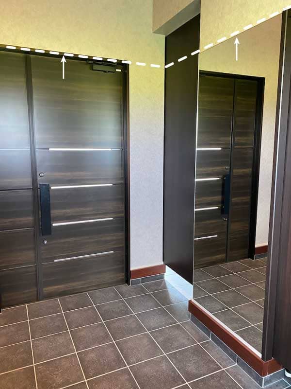 福岡県三井郡の住宅に玄関鏡を取り付けた事例「大きな姿見鏡を玄関につけたい」 | ガラス鏡のよろずリフォーム